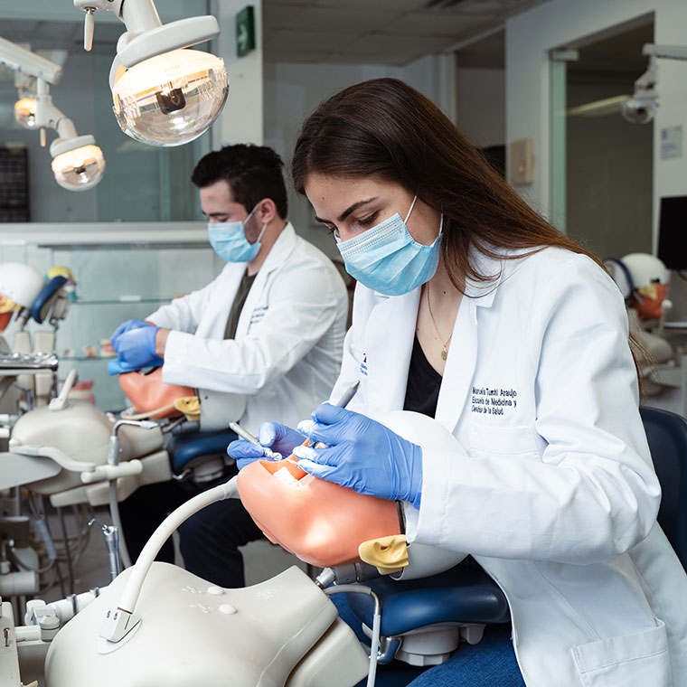 ¡Destacan estudiantes de odontología en CENEVAL! | TecSalud